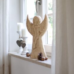 Geschnitzter Engel modern - Hinum und Herum